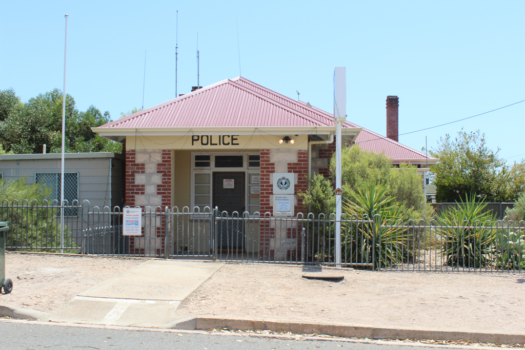 Romanian man arrested over deception scam near Streaky Bay - 5CC
